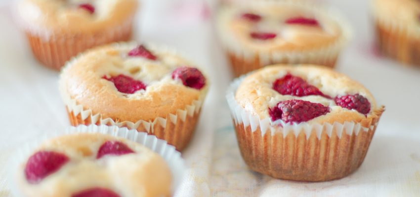 Low-FODMAP Raspberry Valentine Muffins - Intoleran US