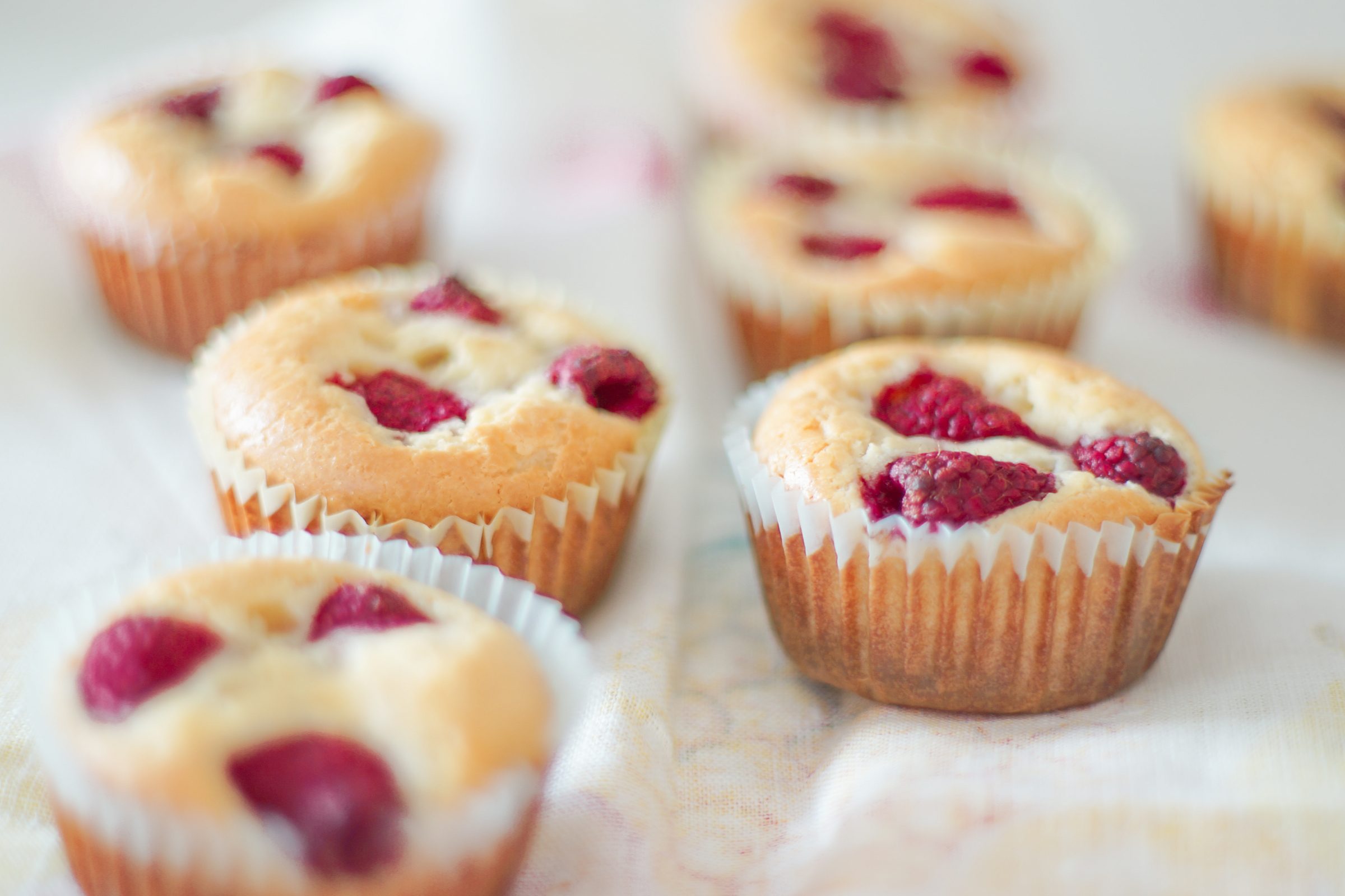 Low-FODMAP Raspberry Valentine Muffins - Intoleran US